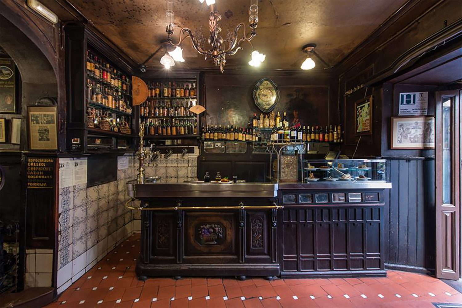 Las 12 tabernas y restaurantes centenarios de Madrid.