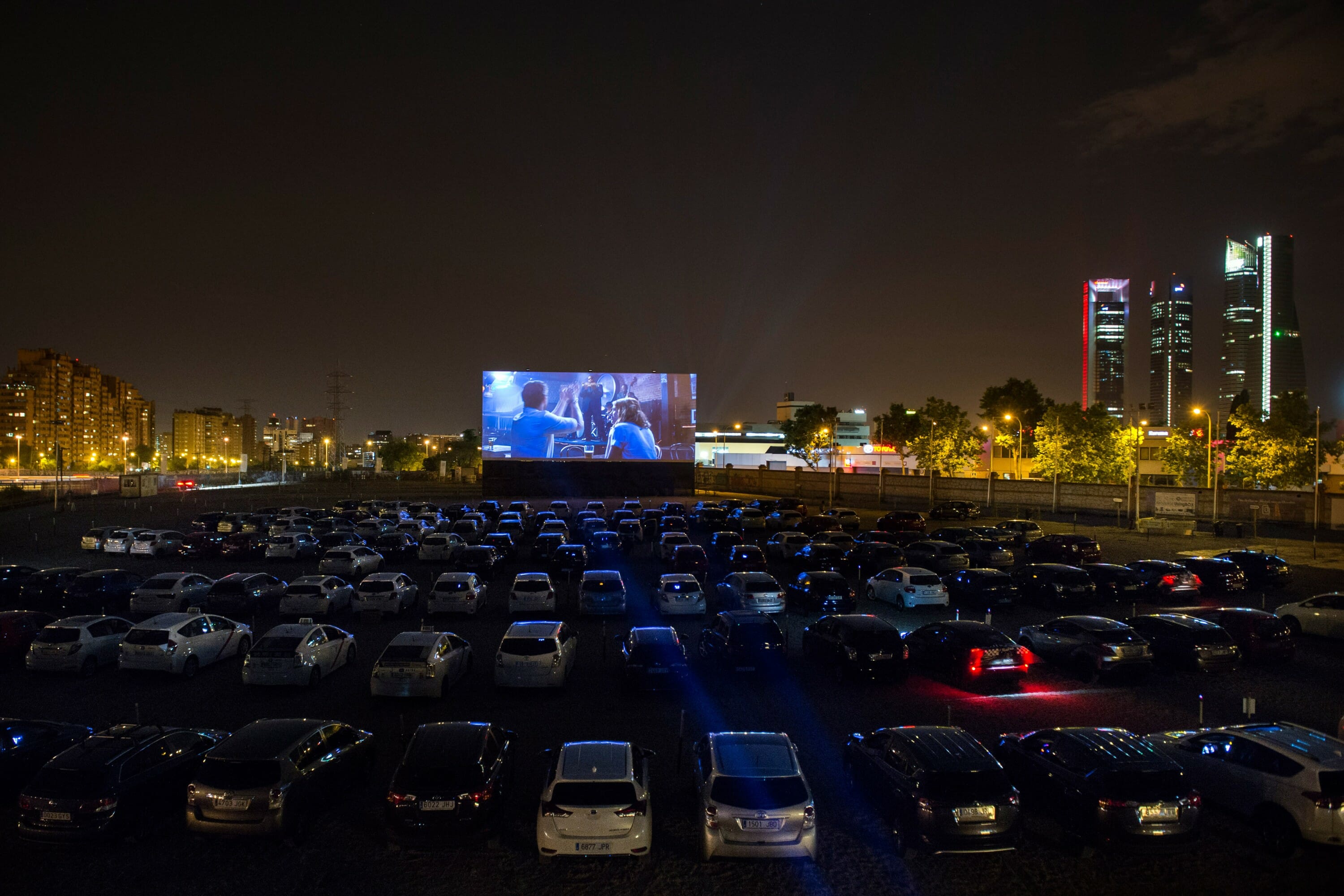 Cine de verano en Madrid: dónde ver películas bajo las estrellas.