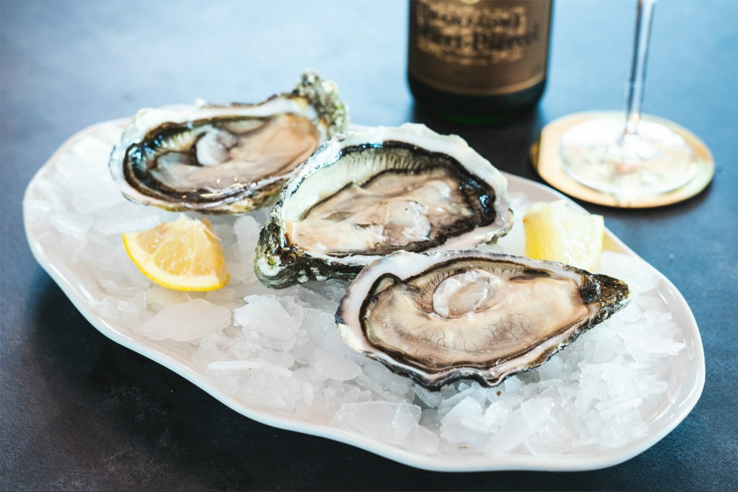 Comer ostras en Madrid en los sitios más molones e inesperados.